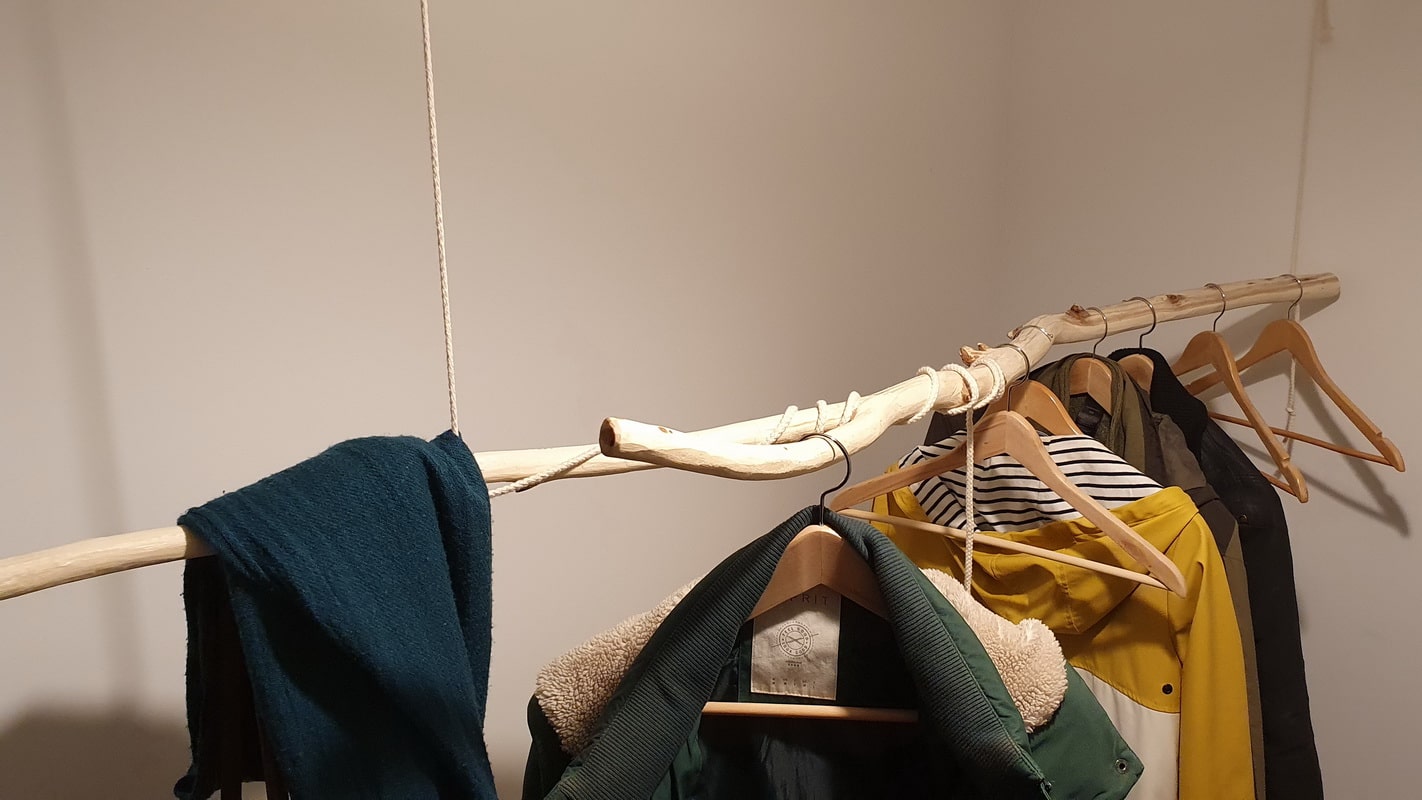 DIY Wardrobe rail: Copper and Wood